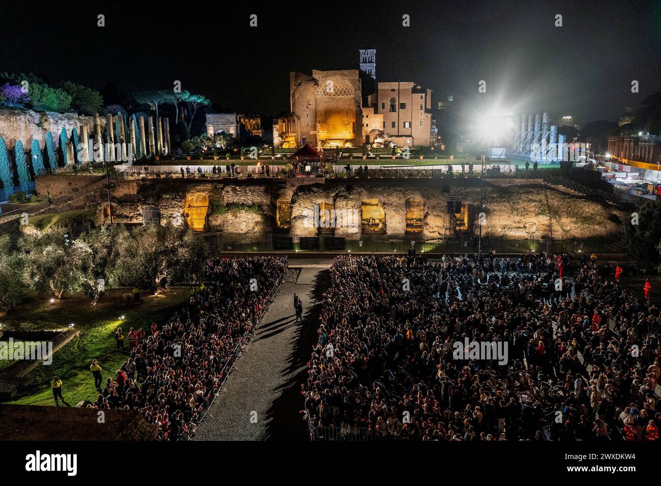 Rome, Italy. 29th Mar, 2024. General view of pilgrims praying outside ...