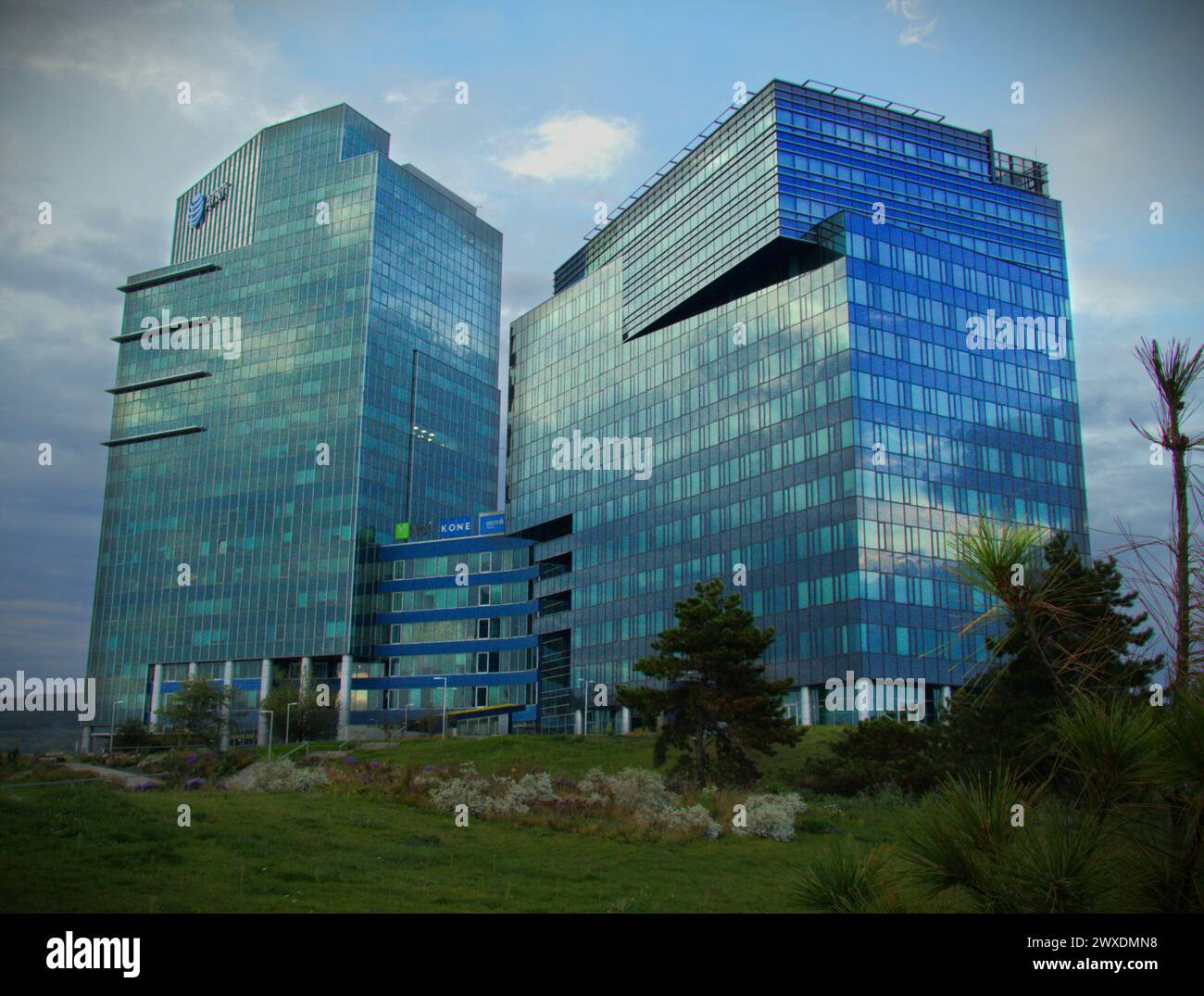 Modern administrative building Stock Photo - Alamy