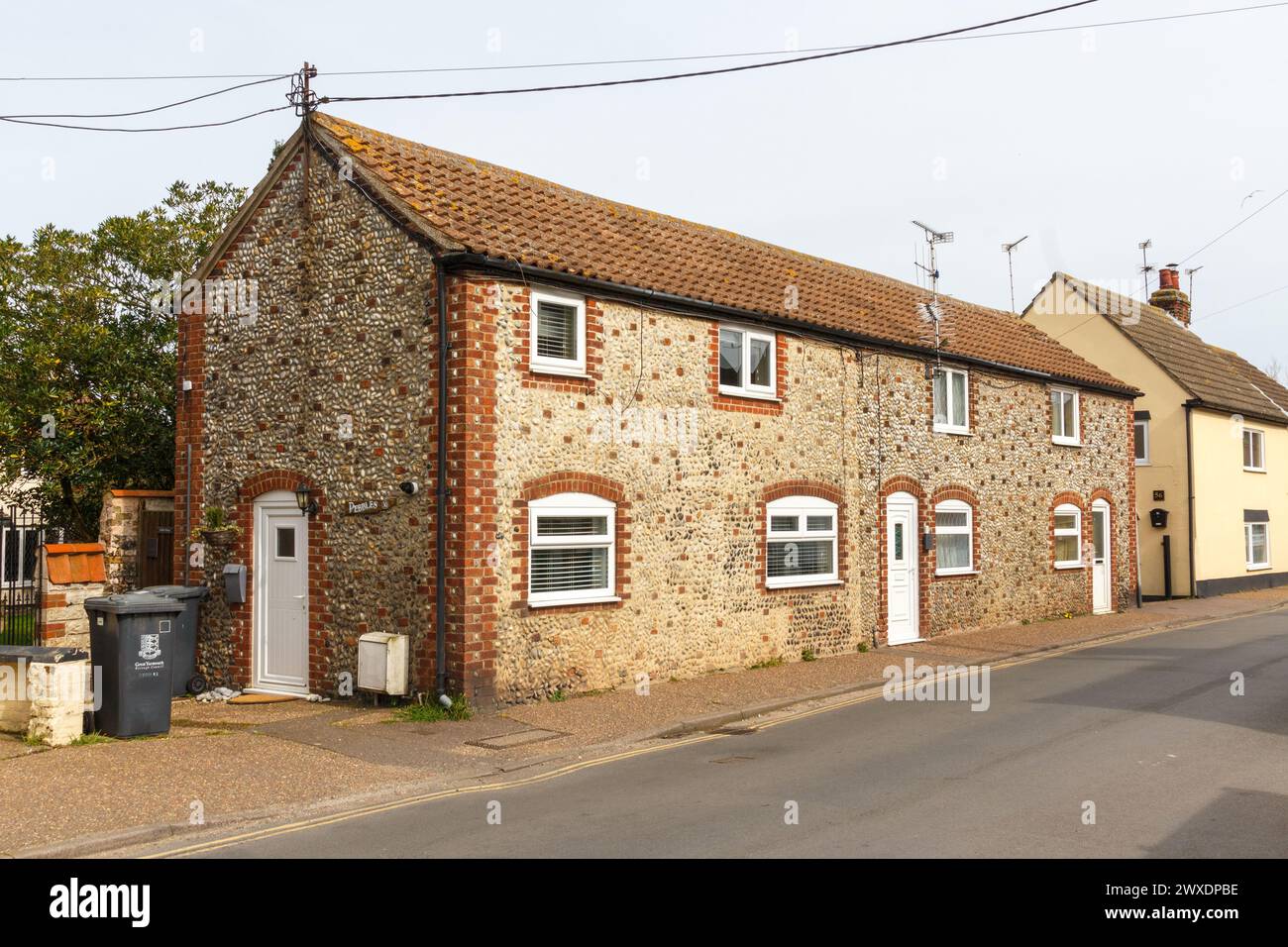 East anglia flint stone hi-res stock photography and images - Alamy
