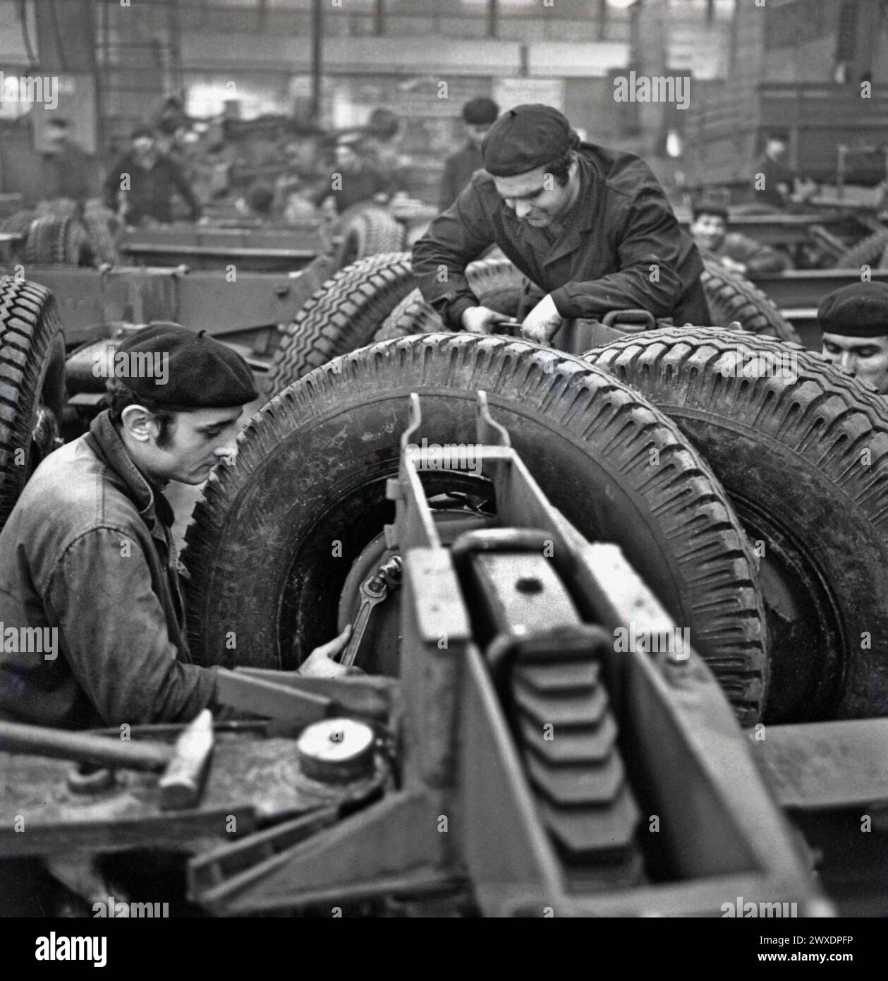 Car plant 1970s hi-res stock photography and images - Alamy