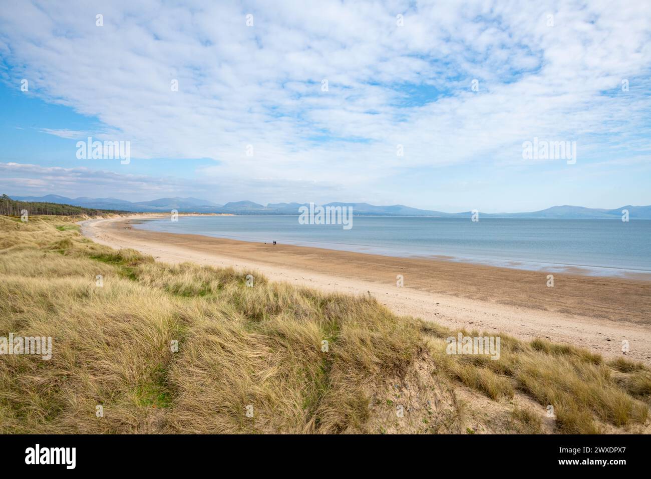 Newborough beach on the south coast of Anglesey, North Wales Stock ...