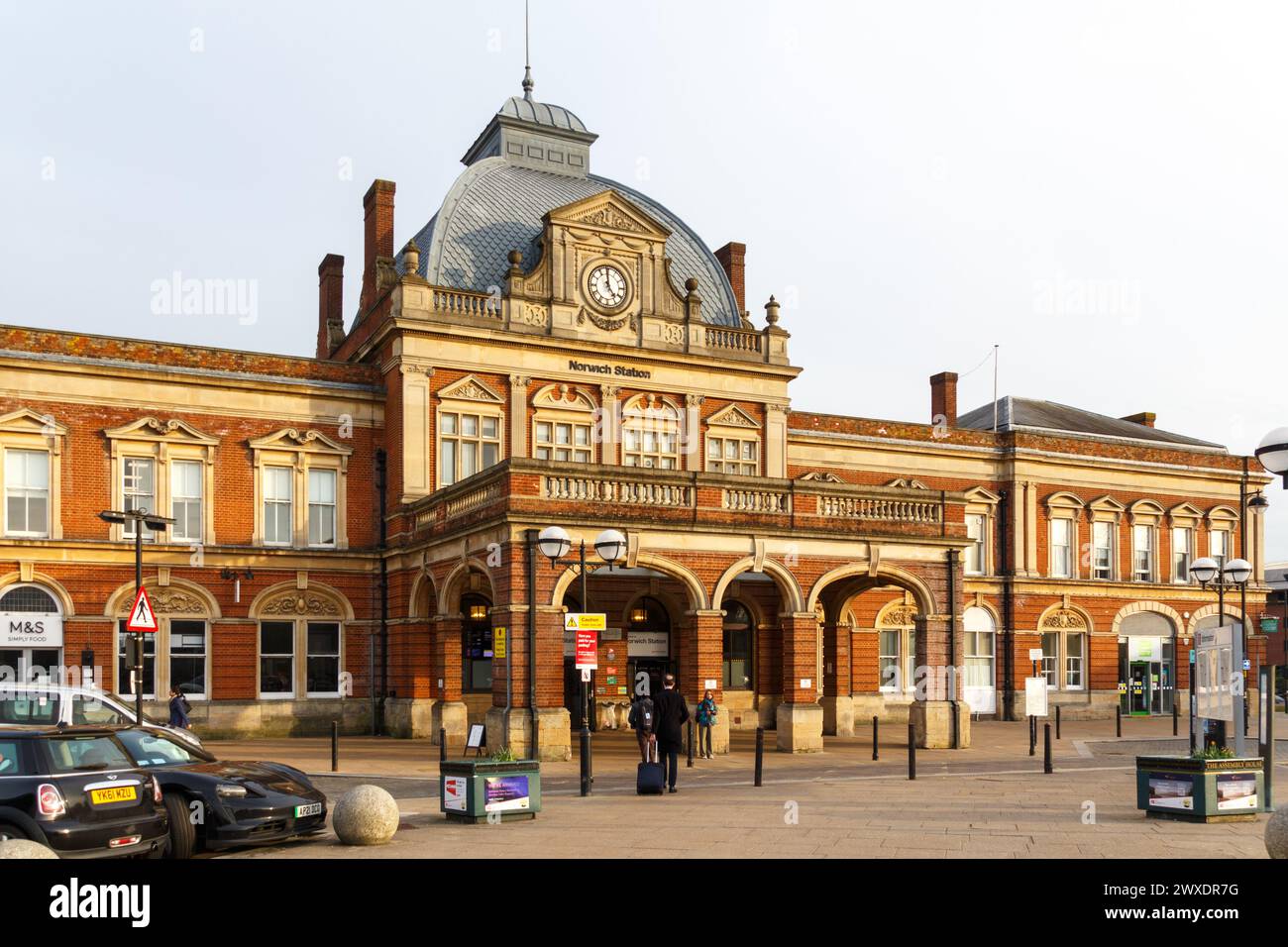 Norwich Railway Station Stock Photo - Alamy