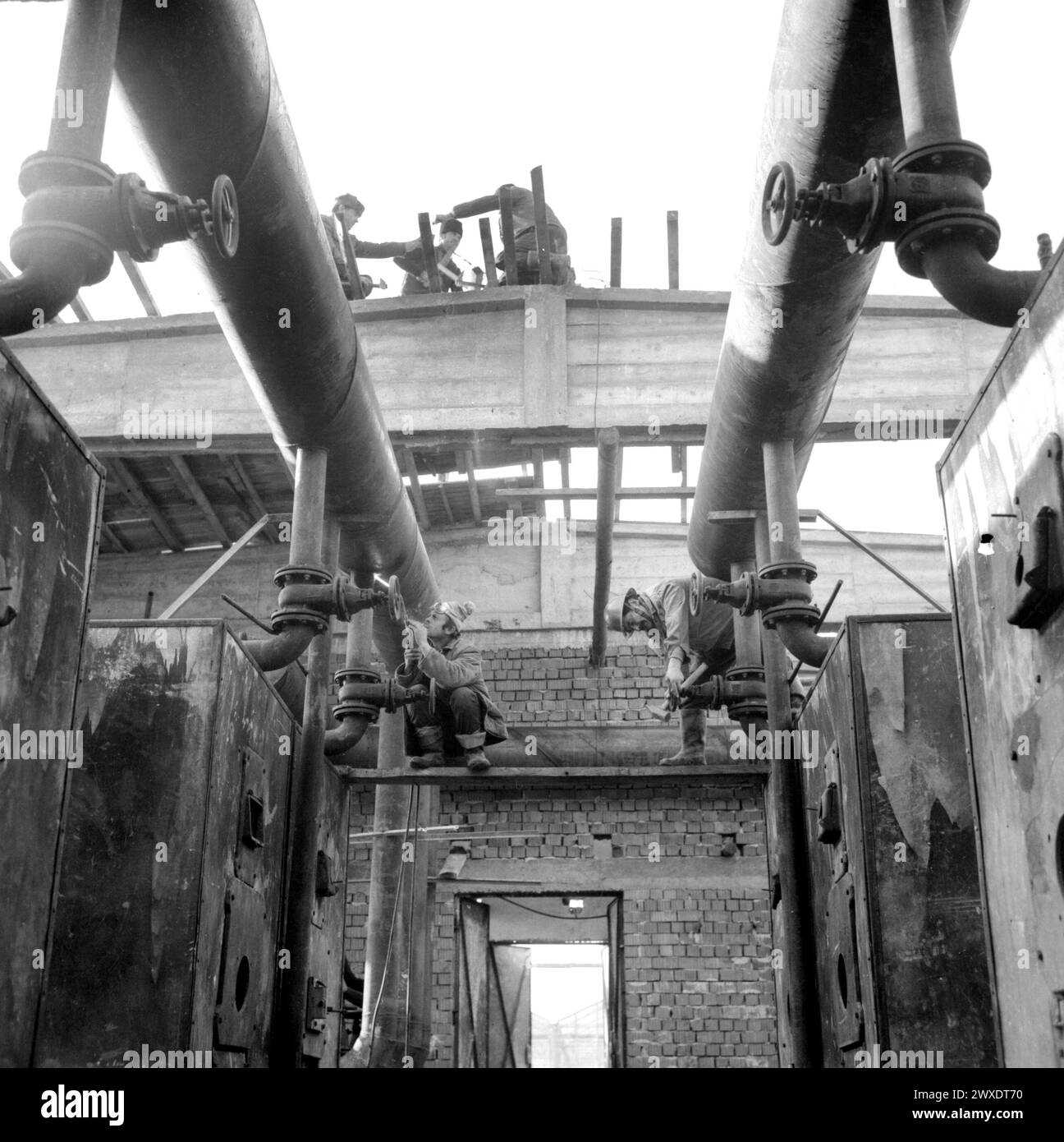 1970s construction workers hi-res stock photography and images - Alamy