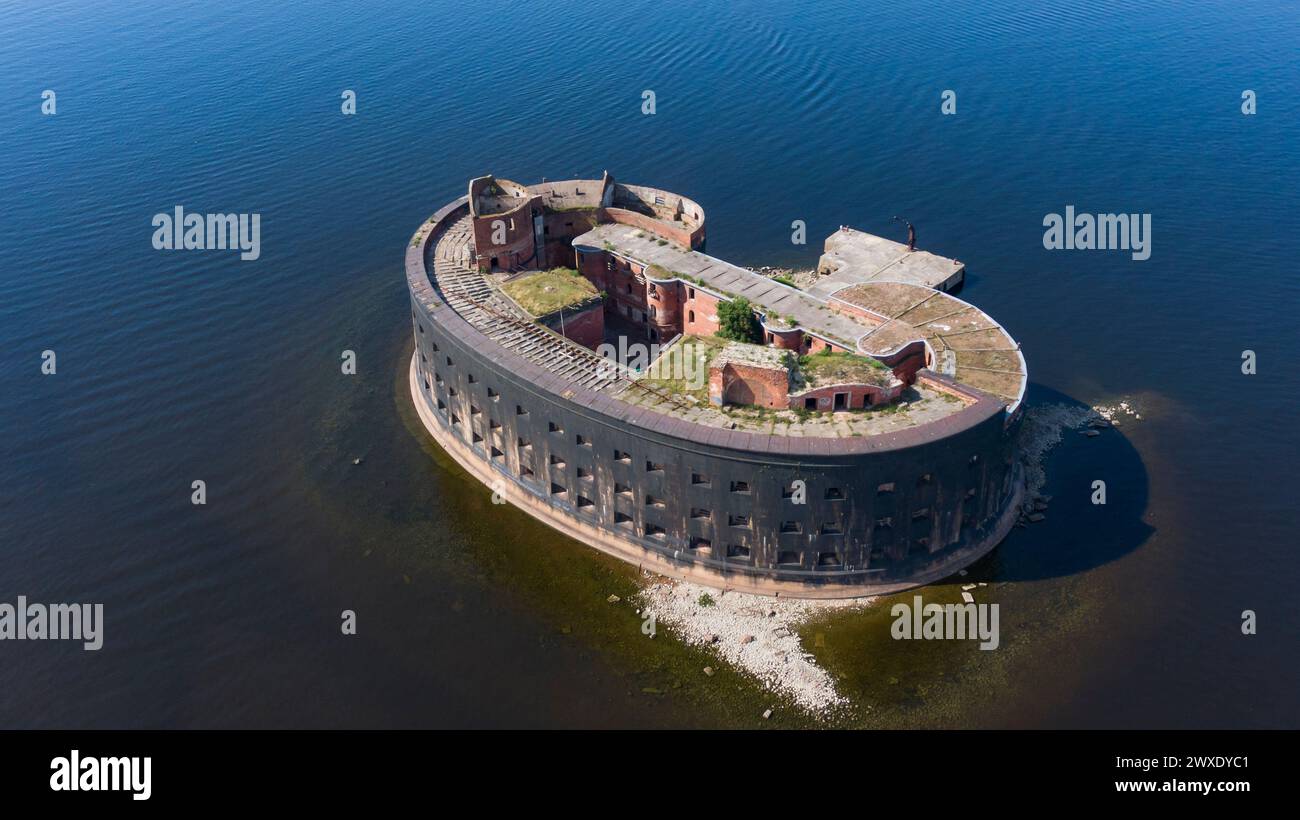 Abandoned ruins castle stalker in hi-res stock photography and images ...