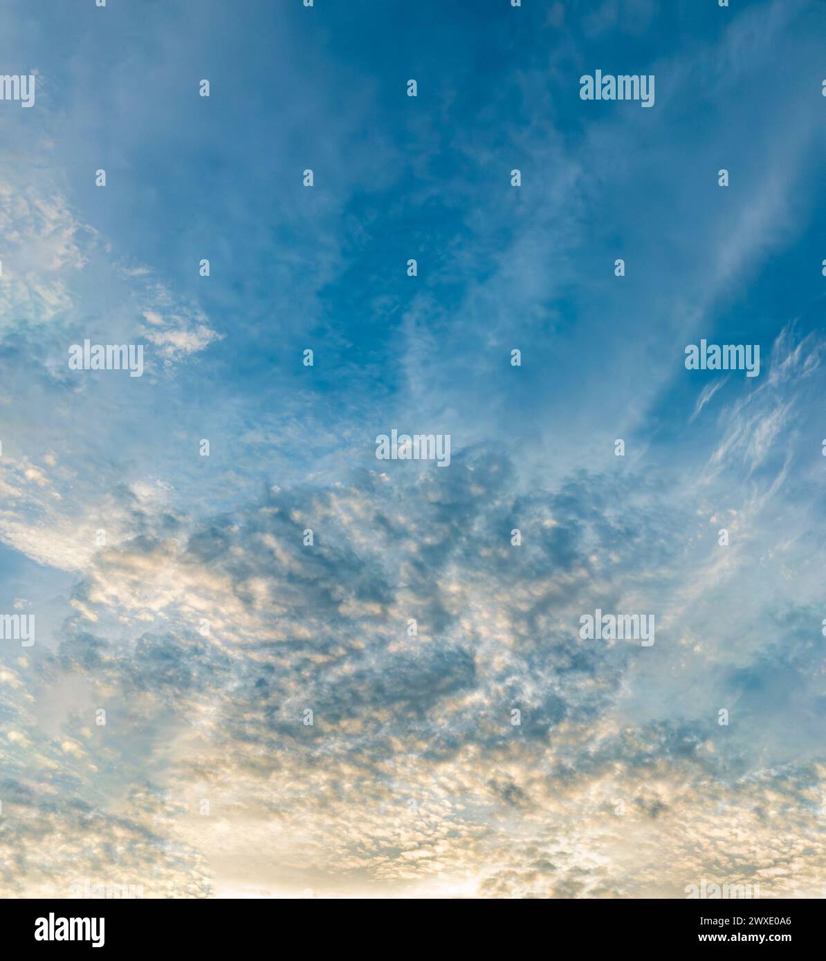 Cirrostratus clouds hi-res stock photography and images - Alamy