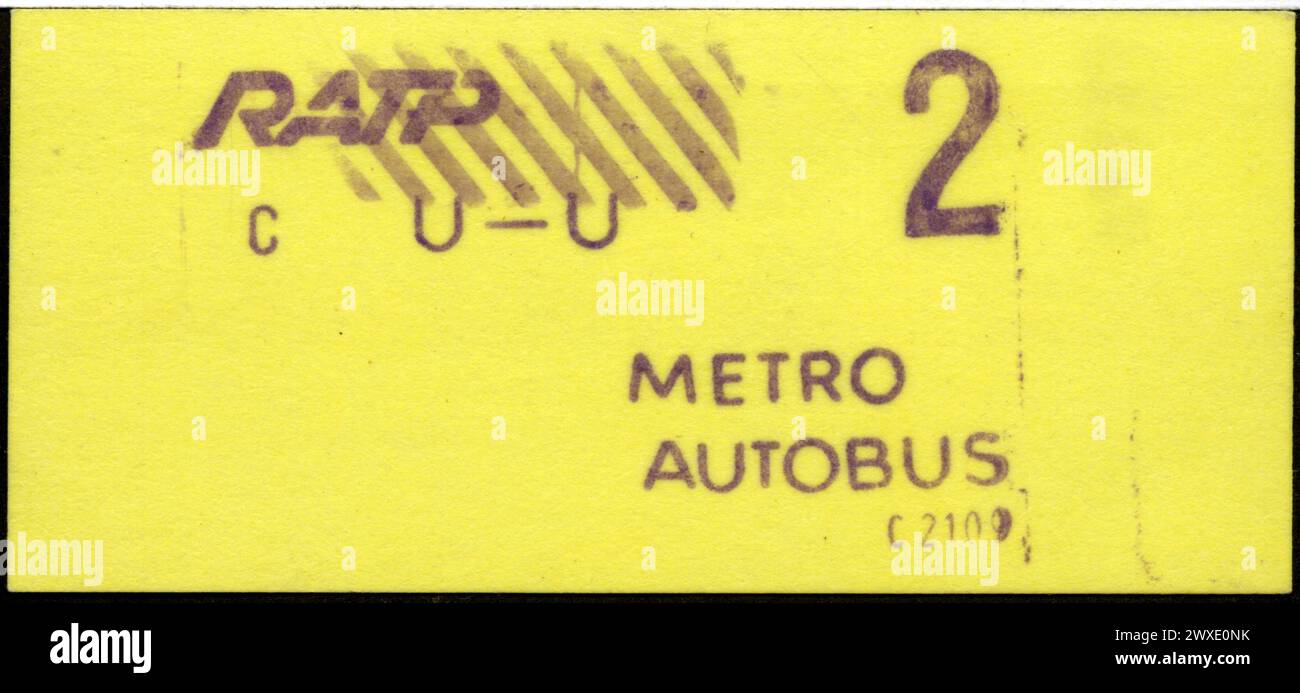 Ancien ticket de métro autobus RATP Stock Photo - Alamy