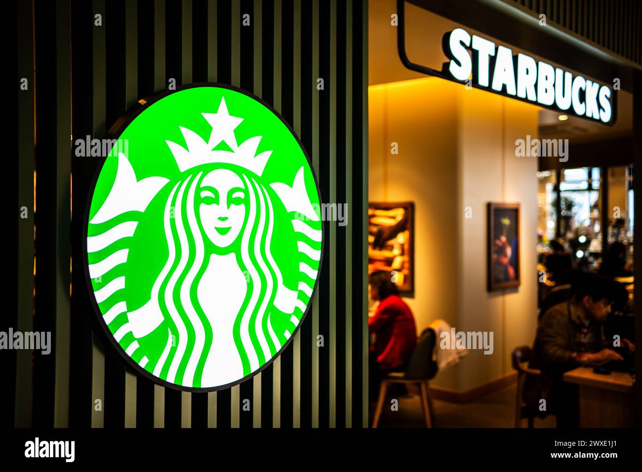 People are dining inside Starbucks coffee shop Japan Stock Photo - Alamy