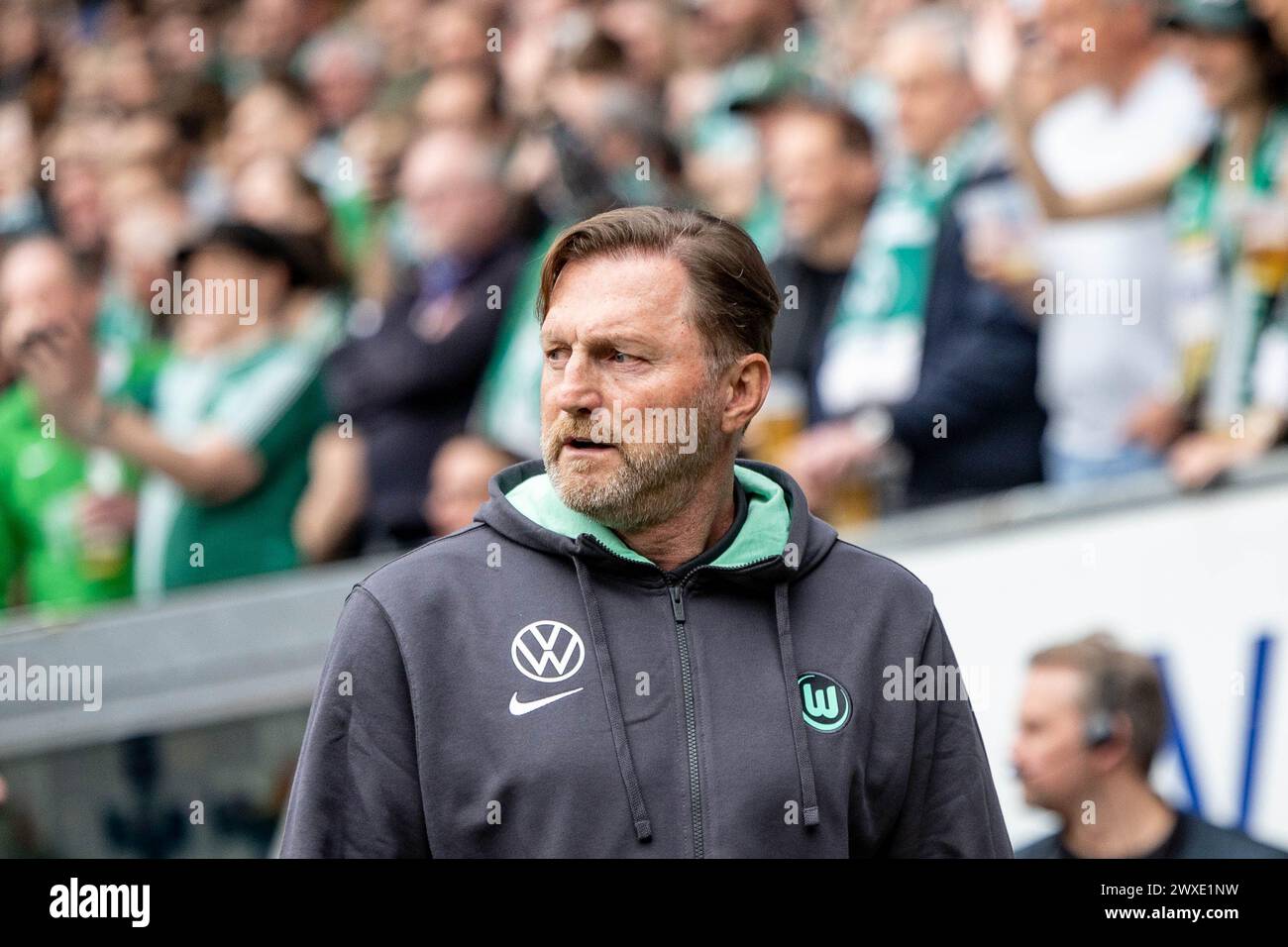 Bremen, Germany. 30th Mar, 2024. Soccer: Bundesliga, Werder Bremen ...