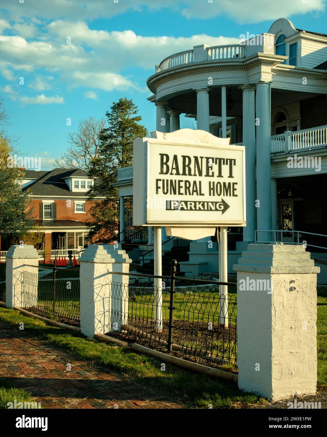 Funeral home sign hi-res stock photography and images - Alamy