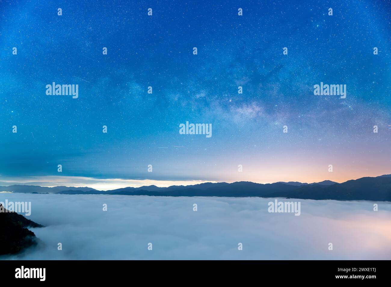 Capture the mesmerizing dance of the Milky Way, dynamic cloud ...