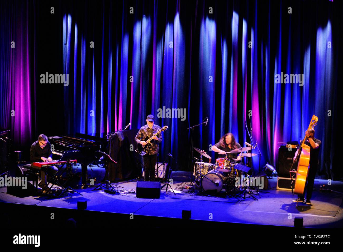 Der amerikanische Jazz-Gitarrist John Scofield und seine Band Yankee Go ...