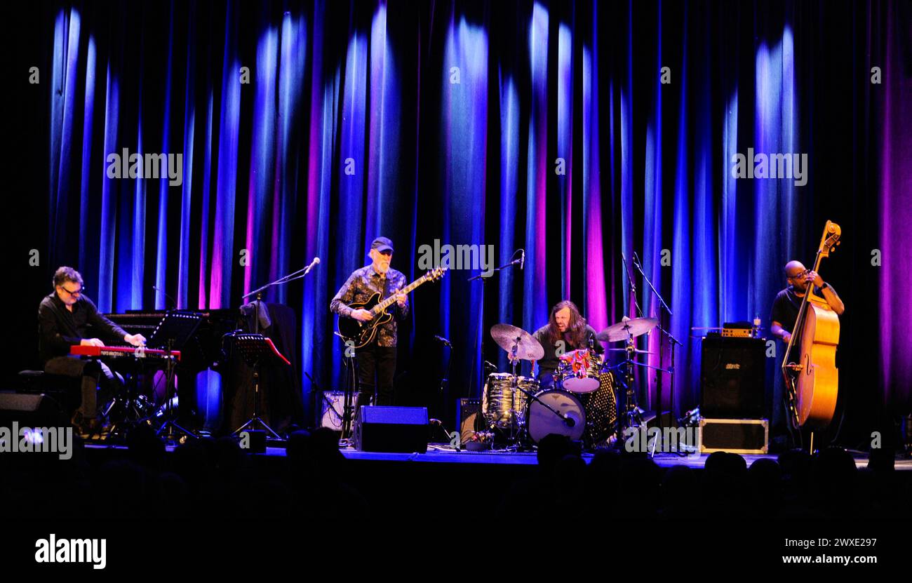 Der amerikanische Jazz-Gitarrist John Scofield und seine Band Yankee Go ...