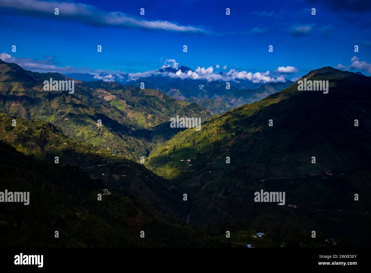 The amazing landscapes of the Central Ranges on the ascent to the High ...
