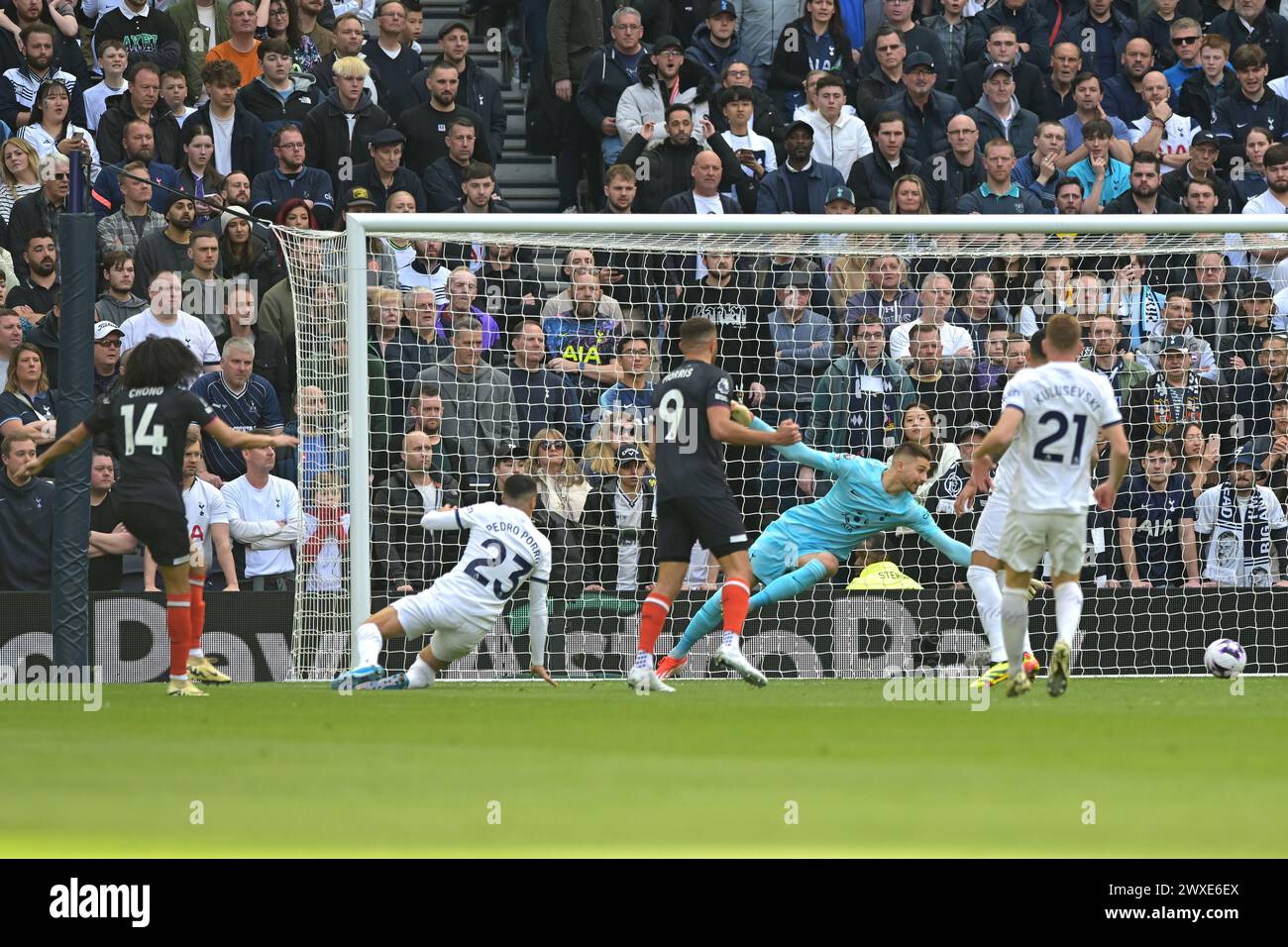 London, UK. 30th Mar, 2024. GOAL Tahith Chong of Luton Town opens the ...