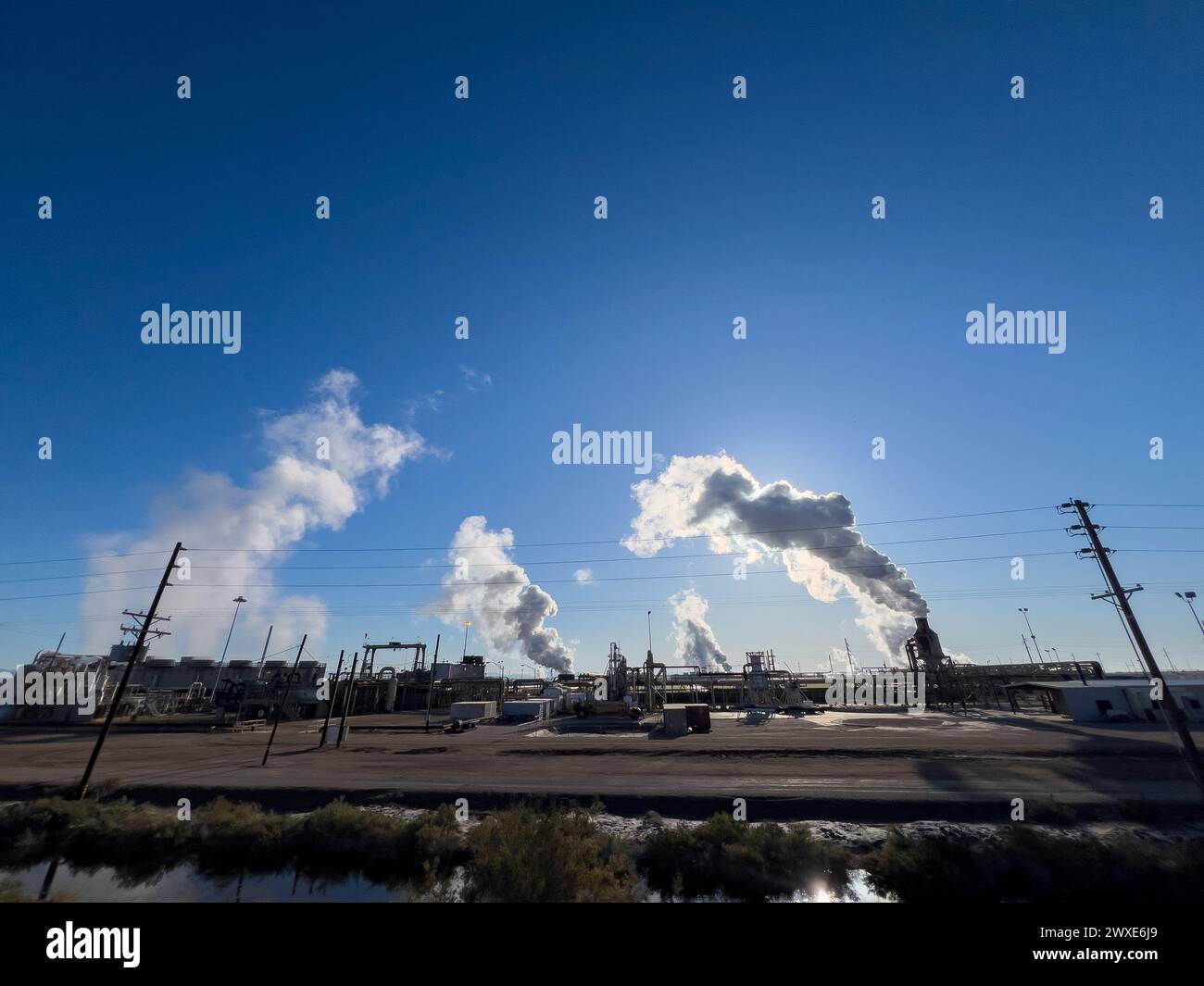 Geothermal electricity plant hi-res stock photography and images - Alamy