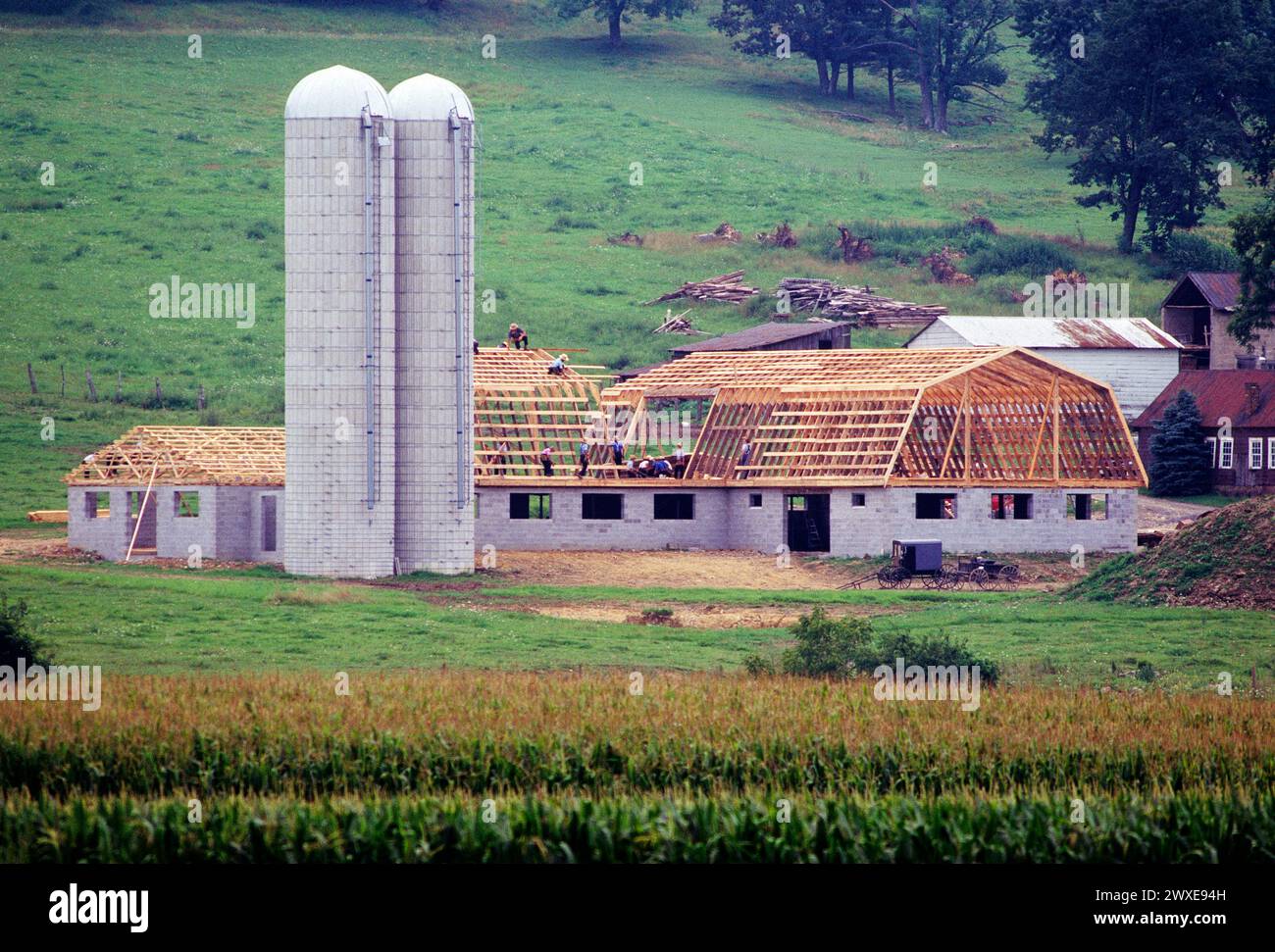 Amish barn raising hi-res stock photography and images - Alamy