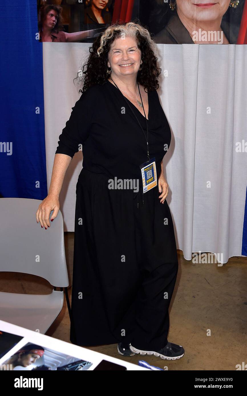 Jenette Goldstein auf der WonderCon 2024 im Anaheim Convention Center ...