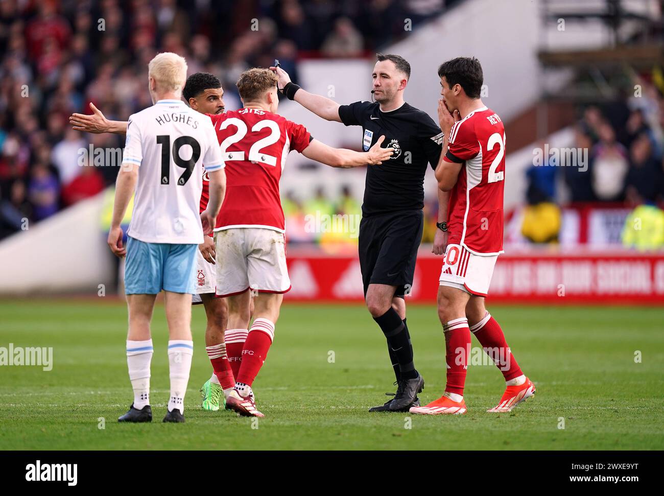 Nottingham Forest's Ryan Yates and Giovanni Reyna appeal to referee ...