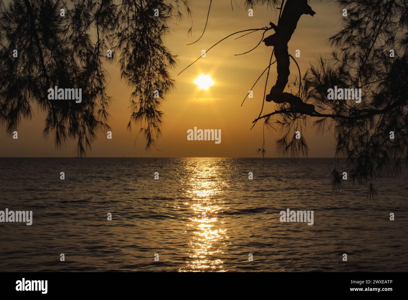 A beautiful and a very rare sunset at Pantai Jeram beach, Kuala ...