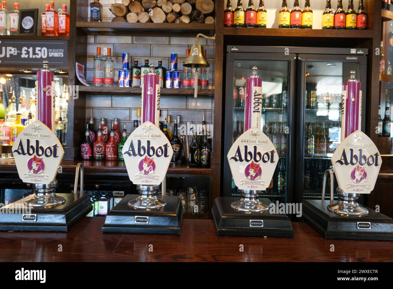 Hand pulled ale hi-res stock photography and images - Alamy