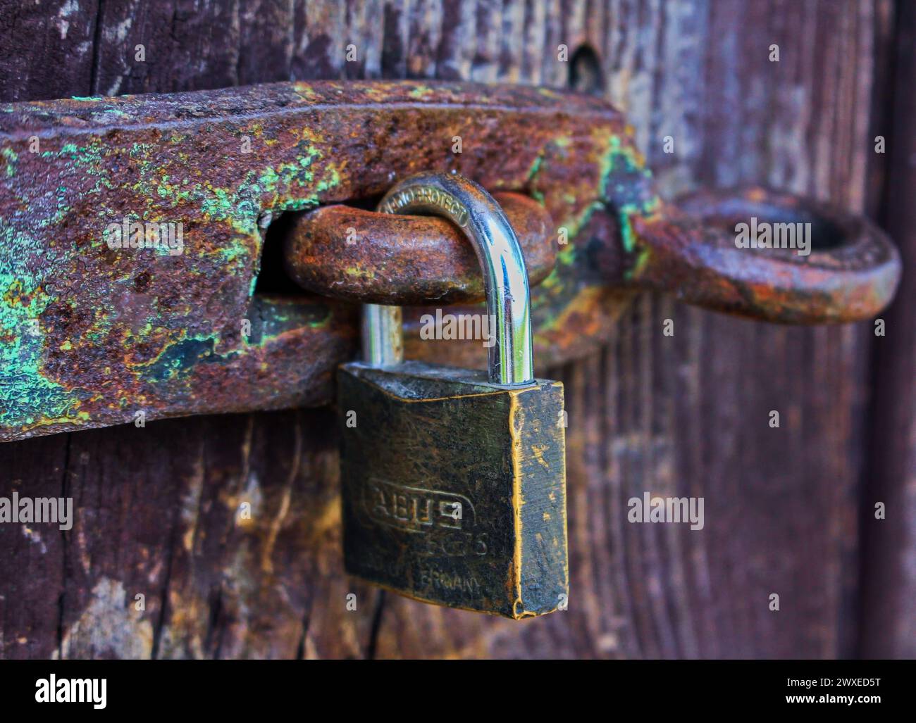 Hanging padlock hi-res stock photography and images - Alamy