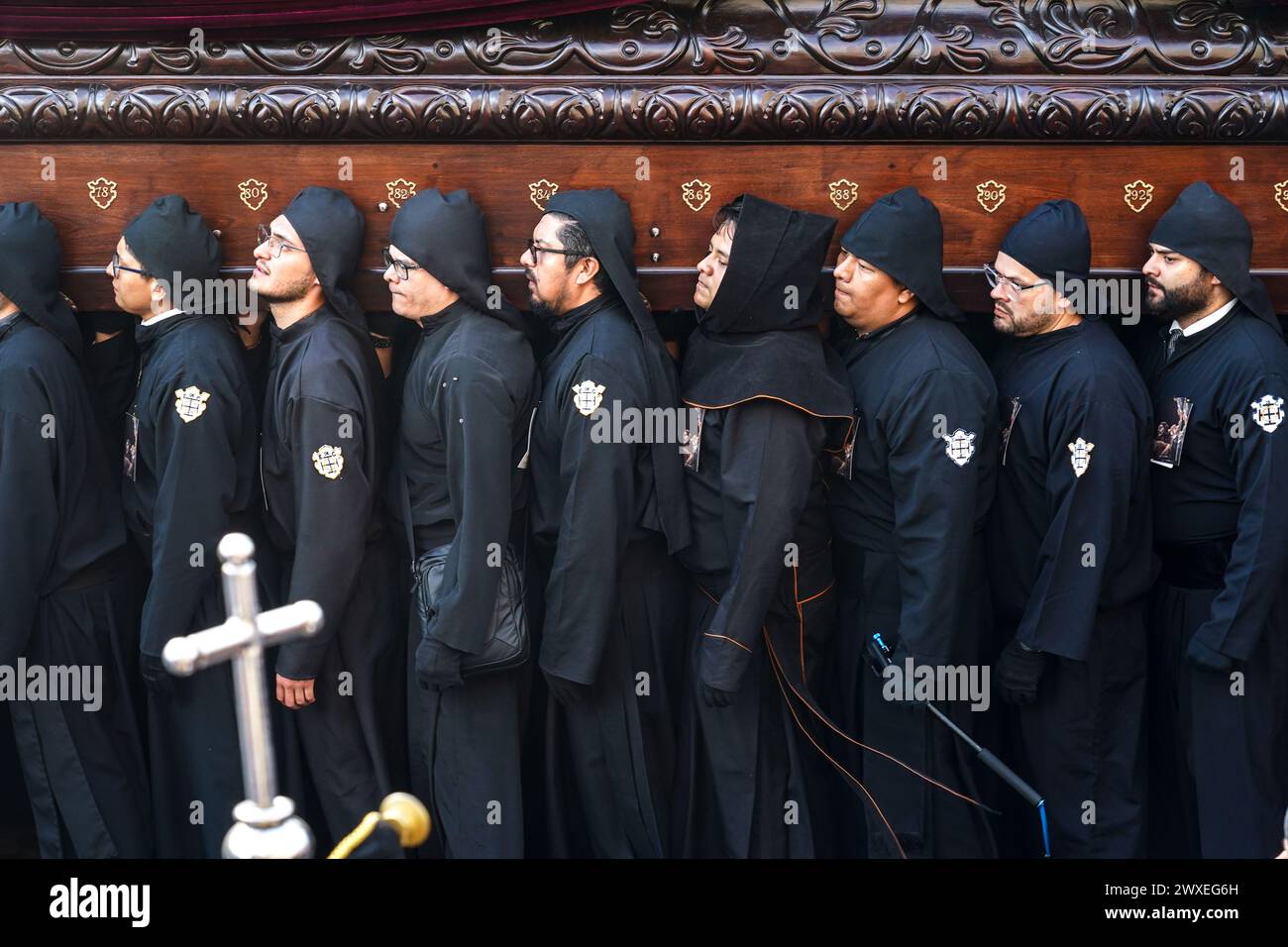 Antigua, Guatemala. 29th Mar, 2024. Catholic penitents carry the ...