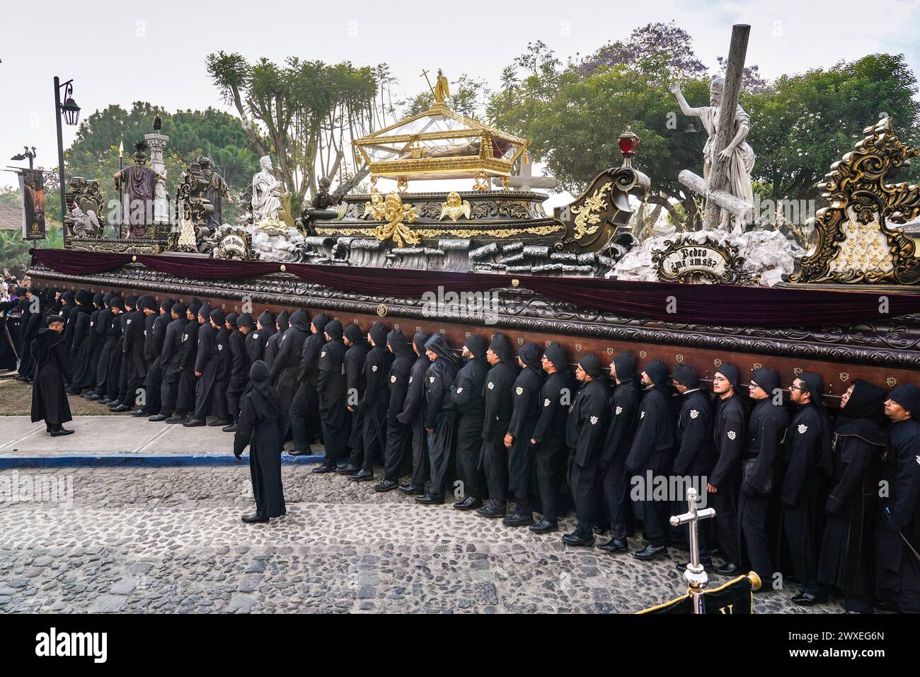 Antigua, Guatemala. 29th Mar, 2024. Catholic penitents carry the ...