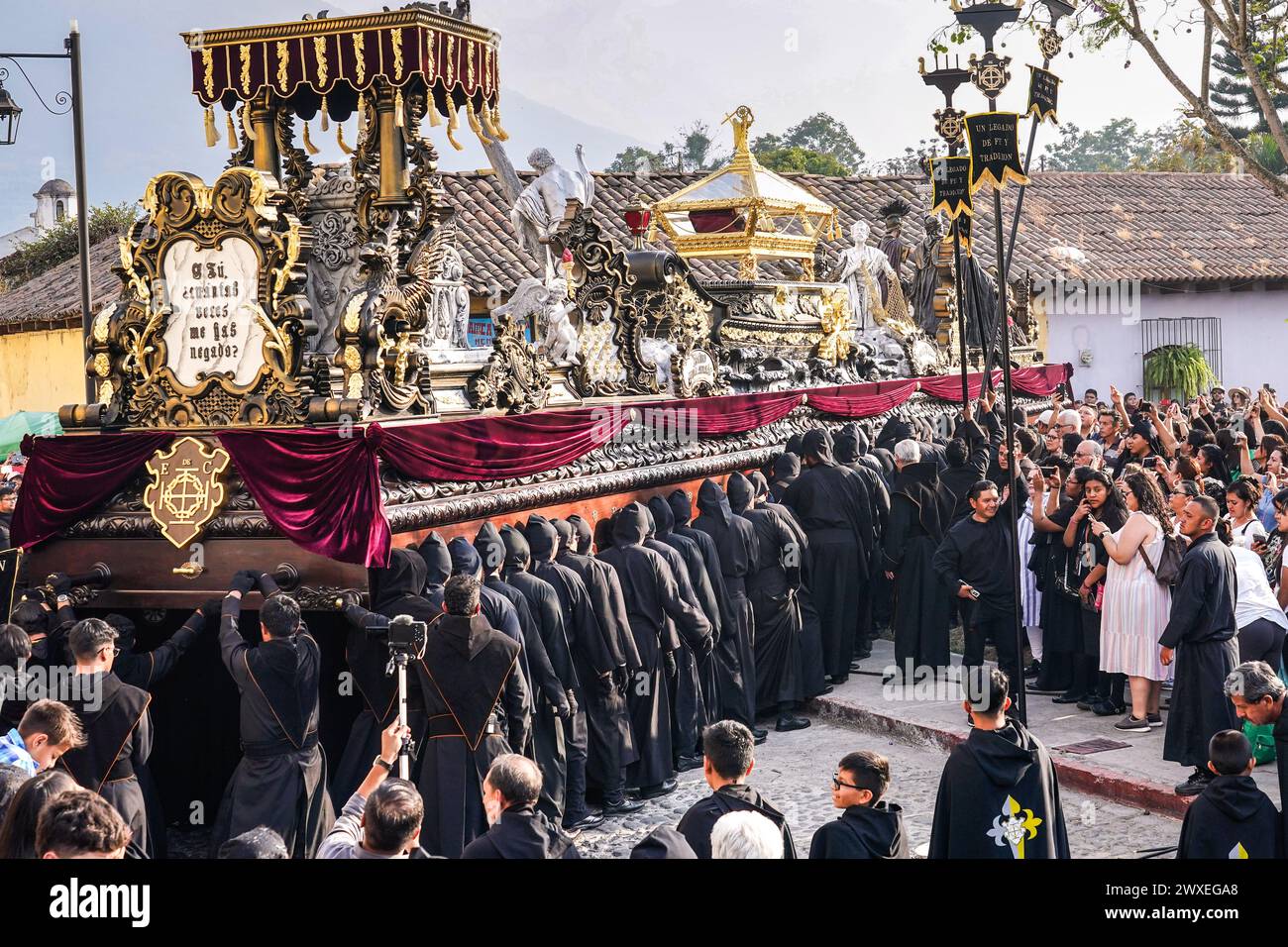 Antigua, Guatemala. 29th Mar, 2024. Catholic penitents carry the ...
