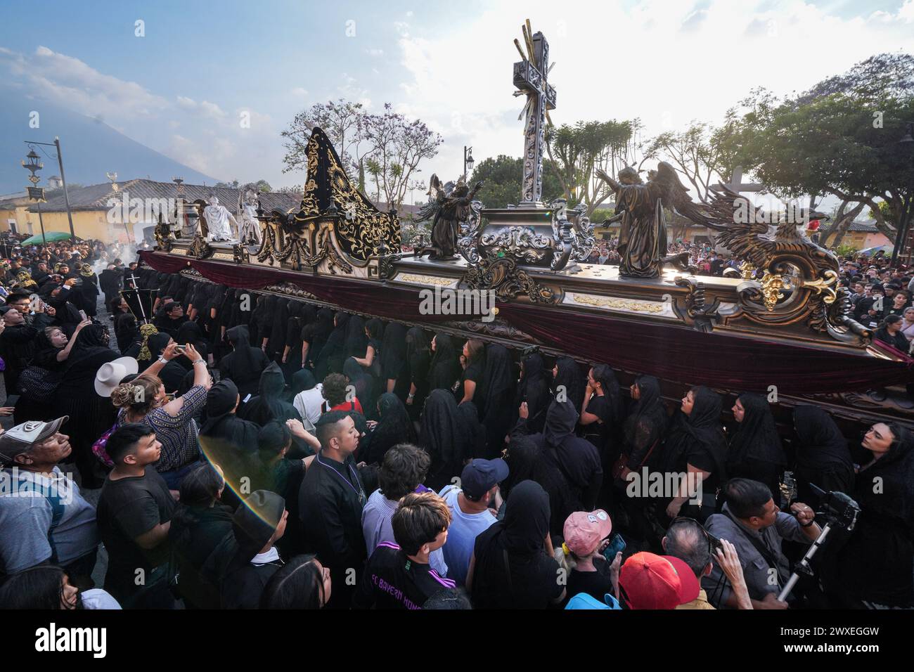 Antigua, Guatemala. 29th Mar, 2024. A massive processional float of the ...