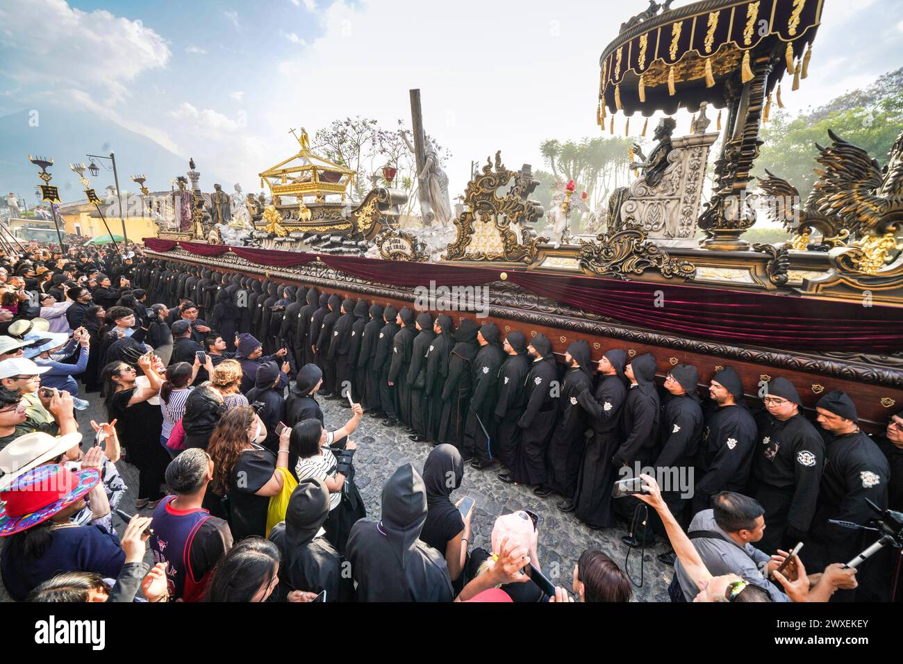 Antigua, Guatemala. 29th Mar, 2024. Catholic penitents carry the ...