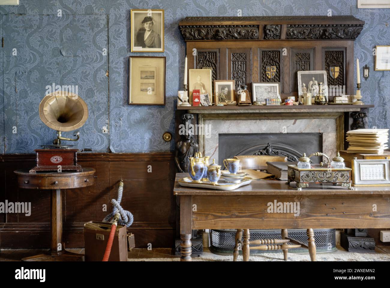 Powderham castle interior hi-res stock photography and images - Alamy
