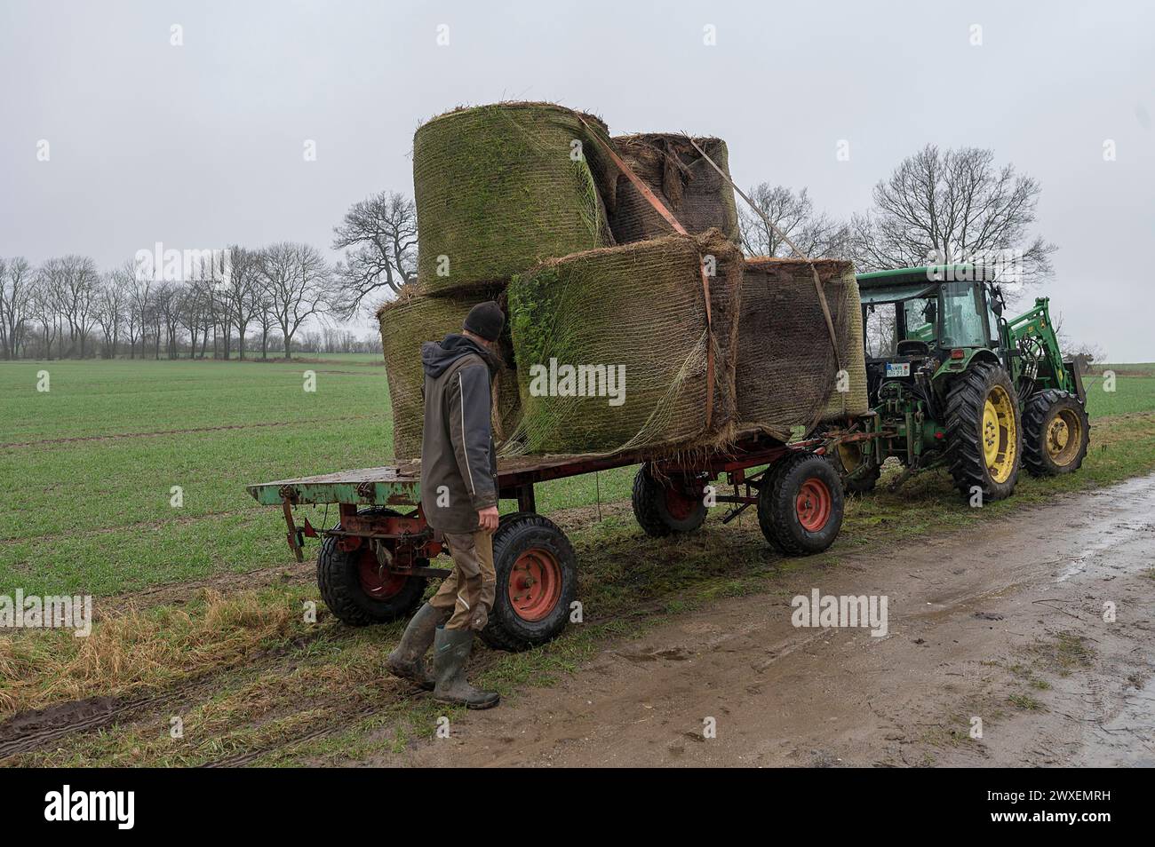 Hay loader hi-res stock photography and images - Alamy