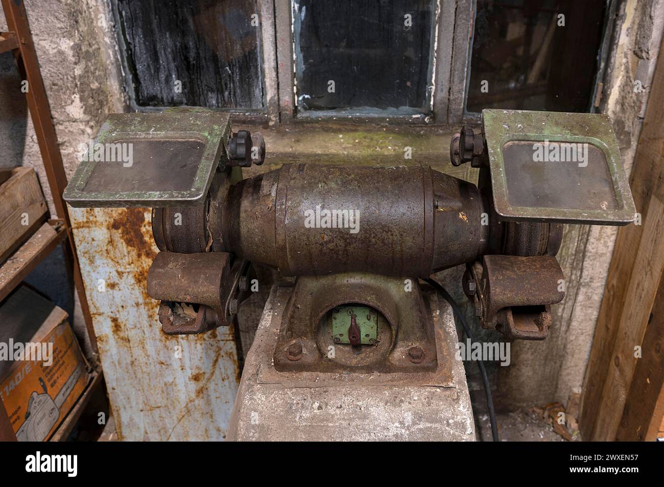 Old workshop hi-res stock photography and images - Alamy