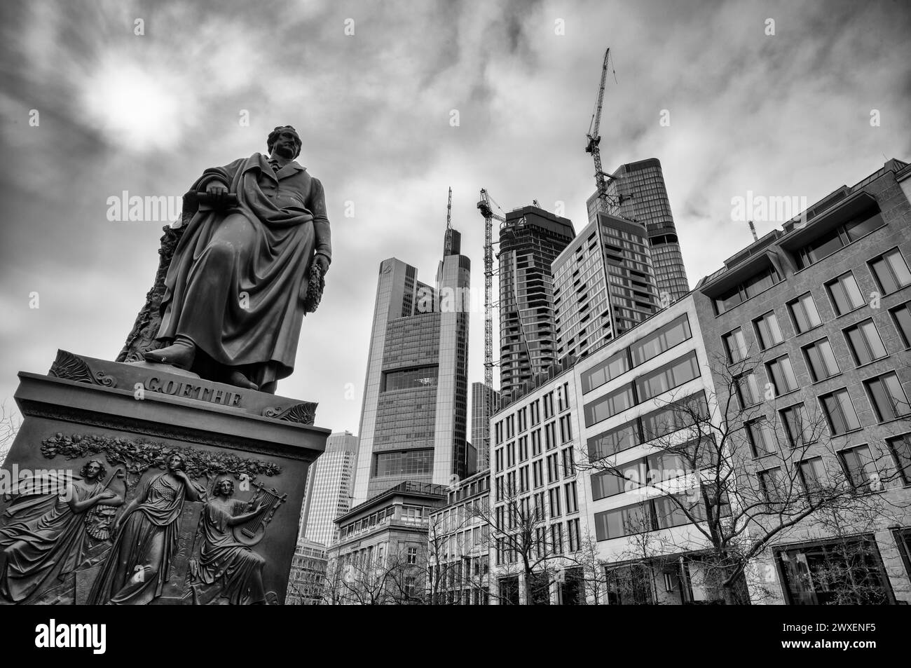 Statue Johann Wolfgang von Goethe, Goethe monument, Goetheplatz, behind ...