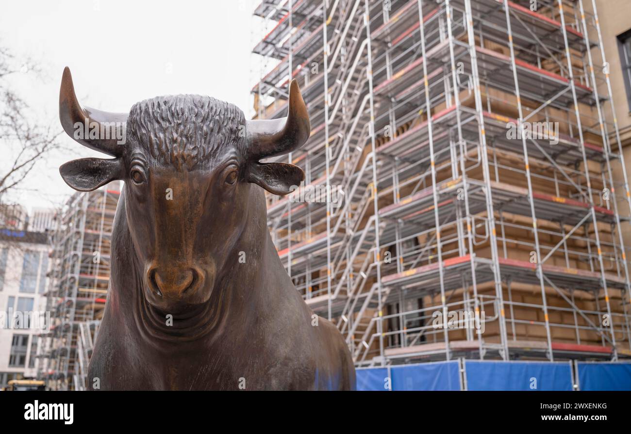 Bull and bear, sculptures by Reinhard Dachlauer, Boersennplatz, stock ...