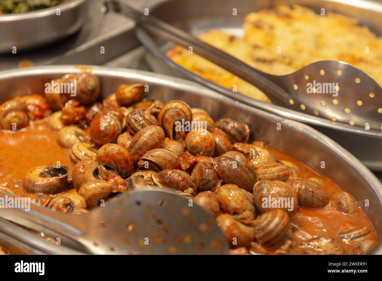 Cargols a la llauna barcelona hi-res stock photography and images - Alamy