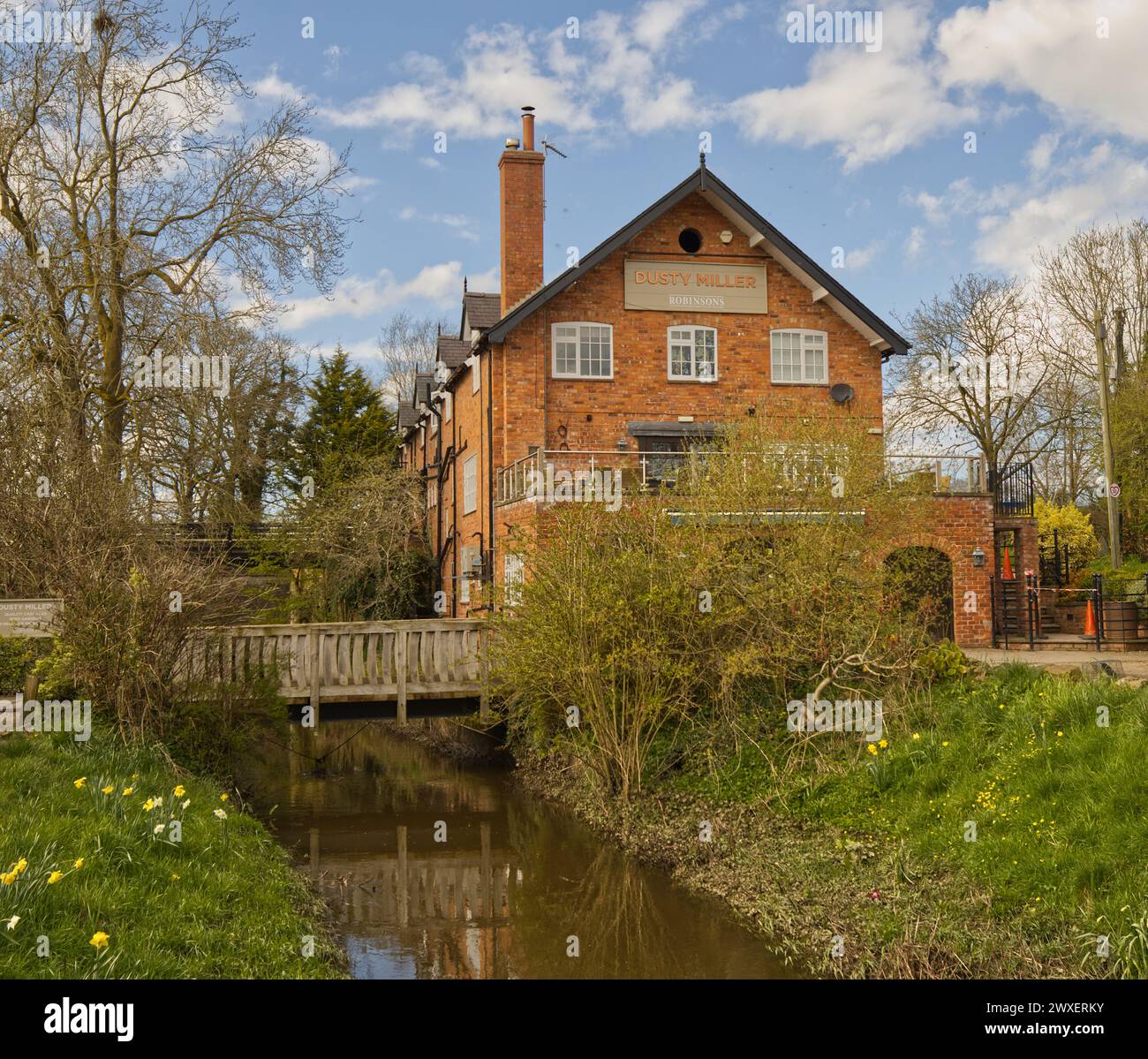 The Dusty Miller canal side pub at Wrenbury-cum-Frith in Cheshire UK ...