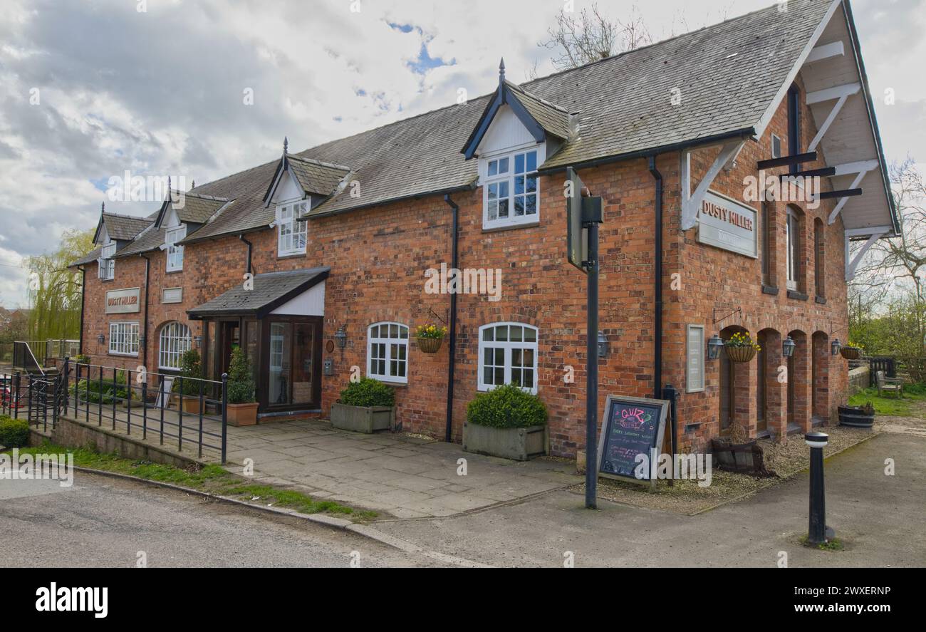 The Dusty Miller canal side pub at Wrenbury-cum-Frith in Cheshire UK ...