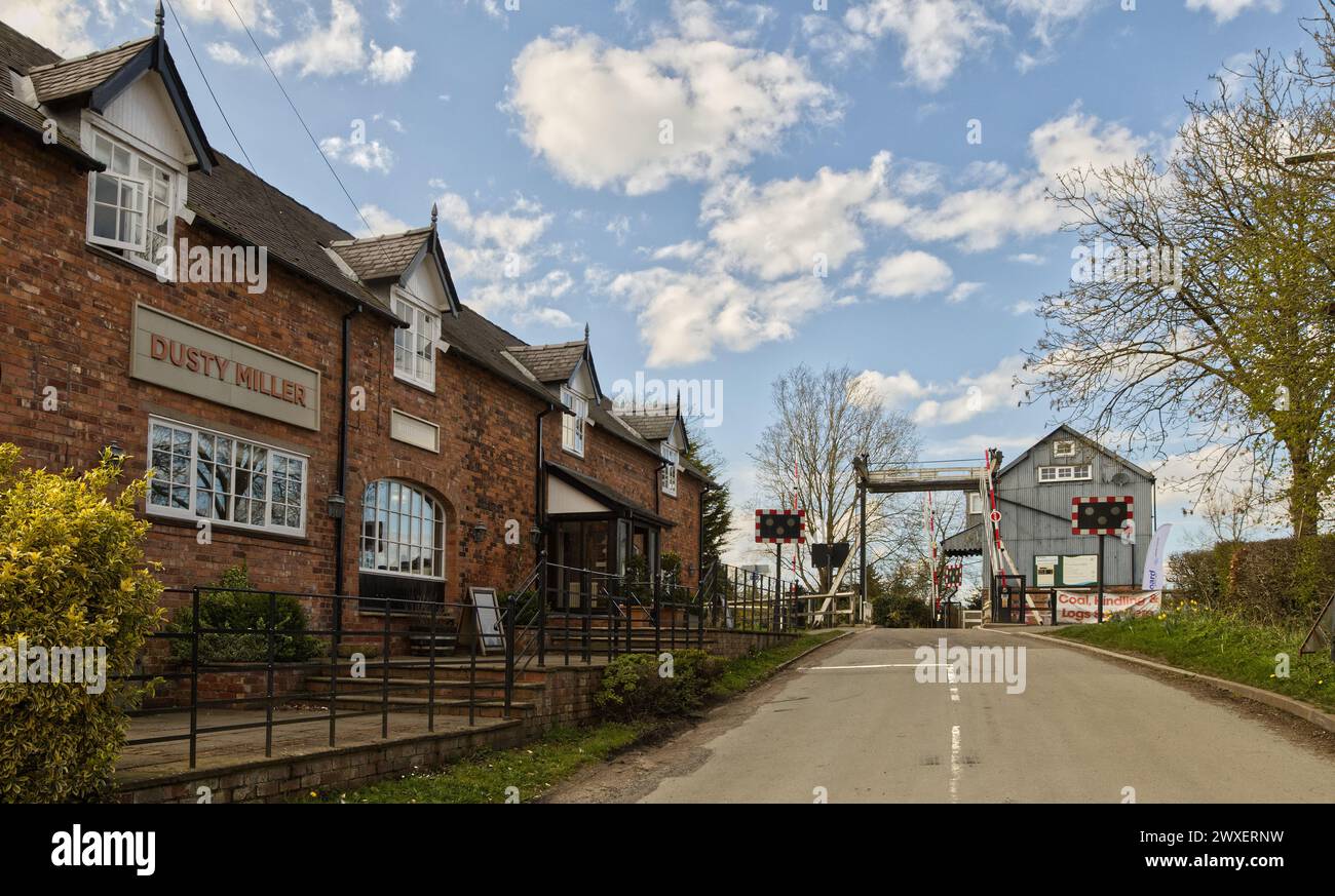 The Dusty Miller canal side pub at Wrenbury-cum-Frith in Cheshire UK Stock Photo - Alamy
