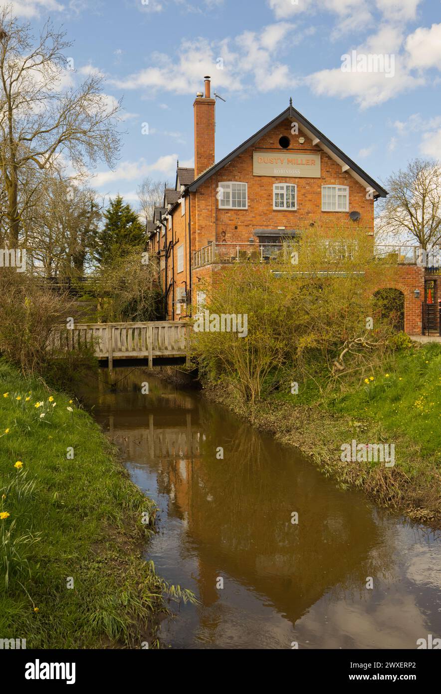 The Dusty Miller canal side pub at Wrenbury-cum-Frith in Cheshire UK ...