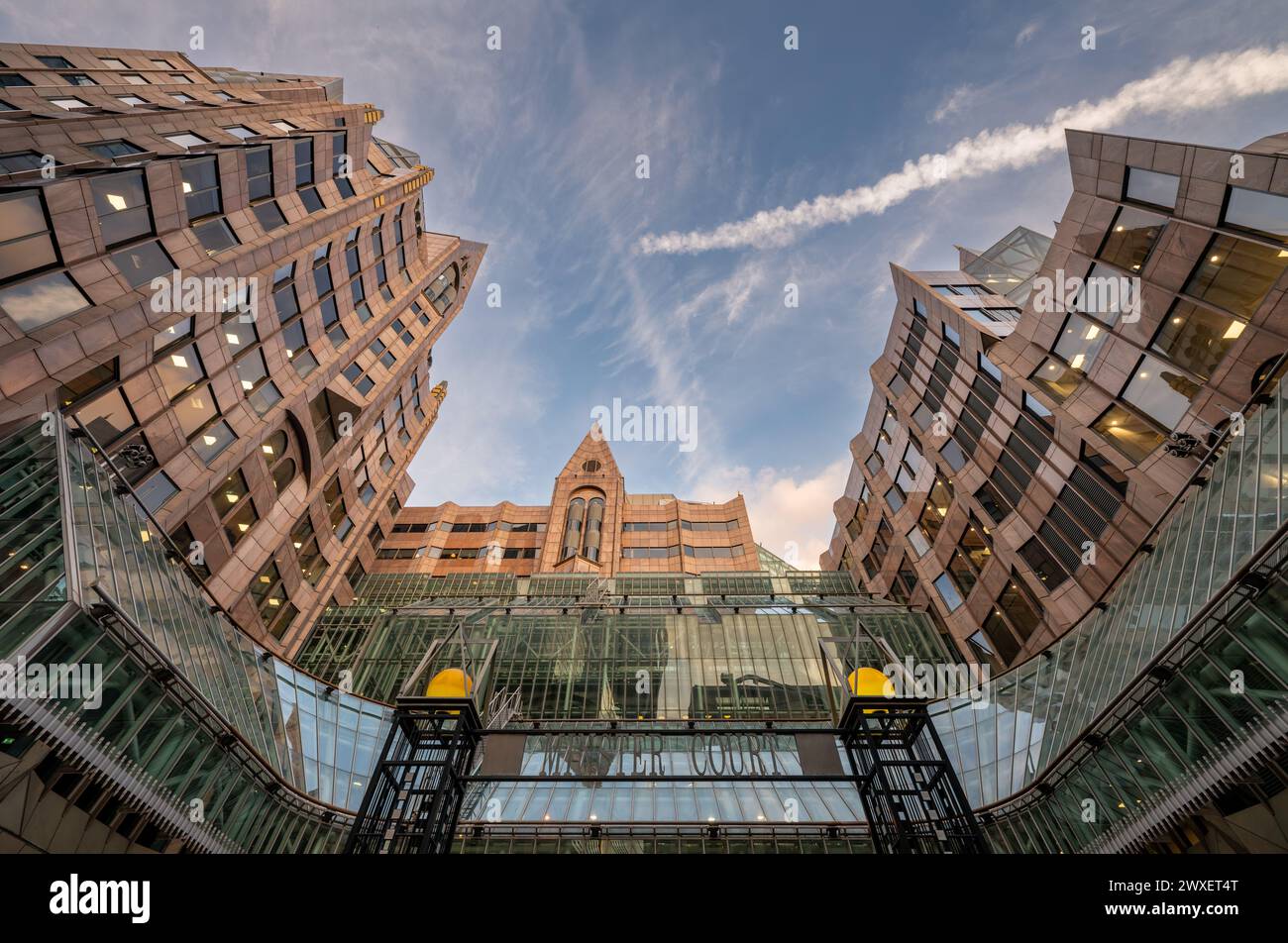 Super super tall building hi-res stock photography and images - Alamy