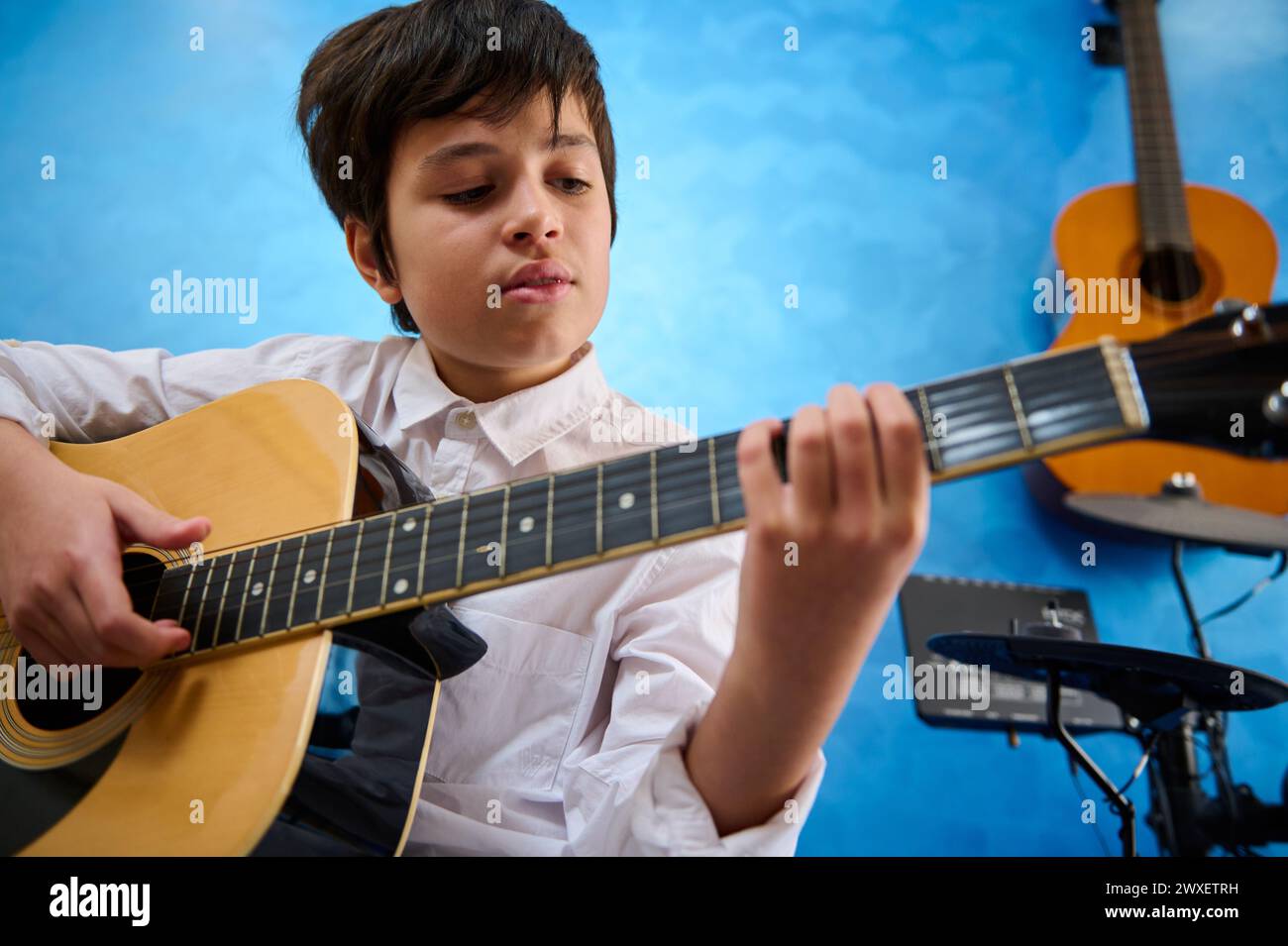 Strumming rhythm hi-res stock photography and images - Alamy
