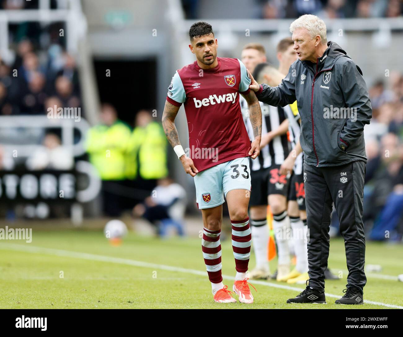 West Ham United manager David Moyes (right) speaks with Emerson ...