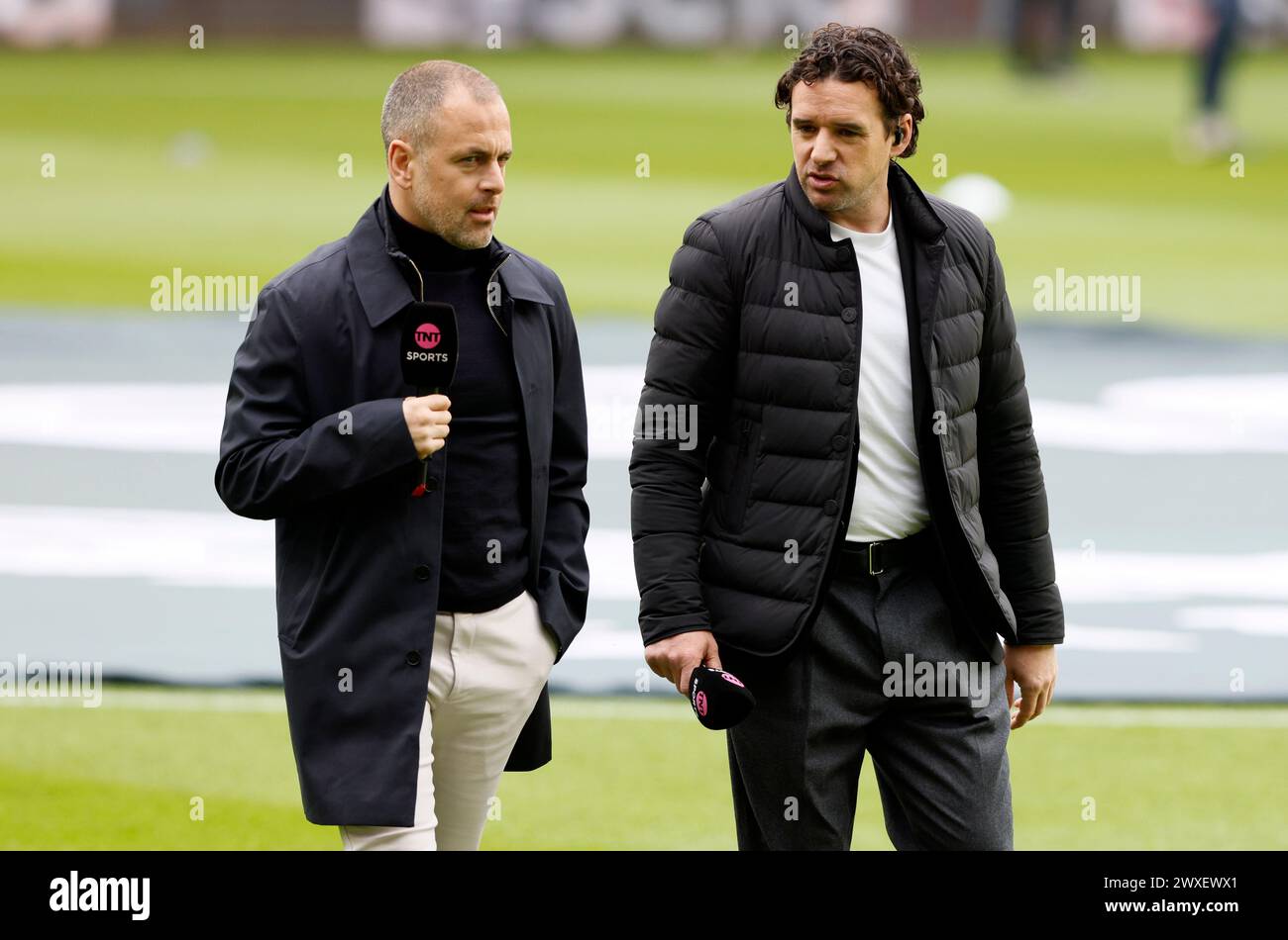 Former footballers and TNT Sports pundits Joe Cole (left) and Owen ...