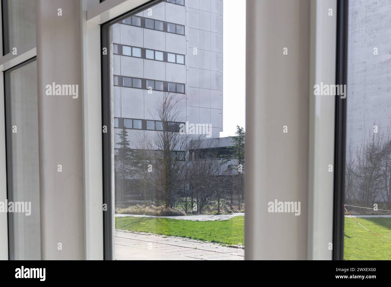 Empty office overlooking a city hi-res stock photography and images - Alamy