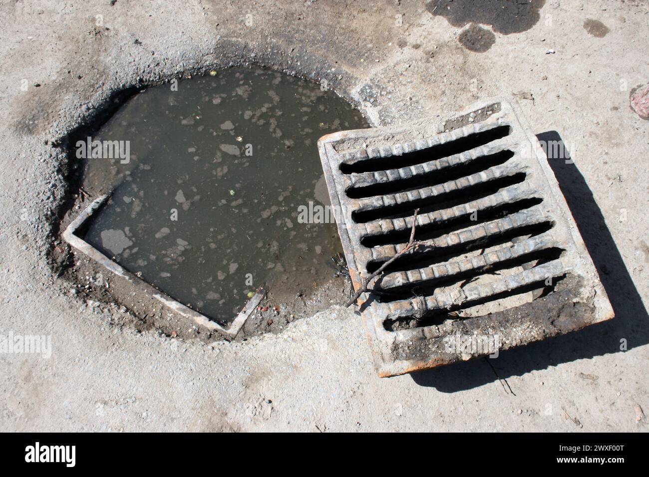 Problem with water drainage, clogged manhole Stock Photo - Alamy