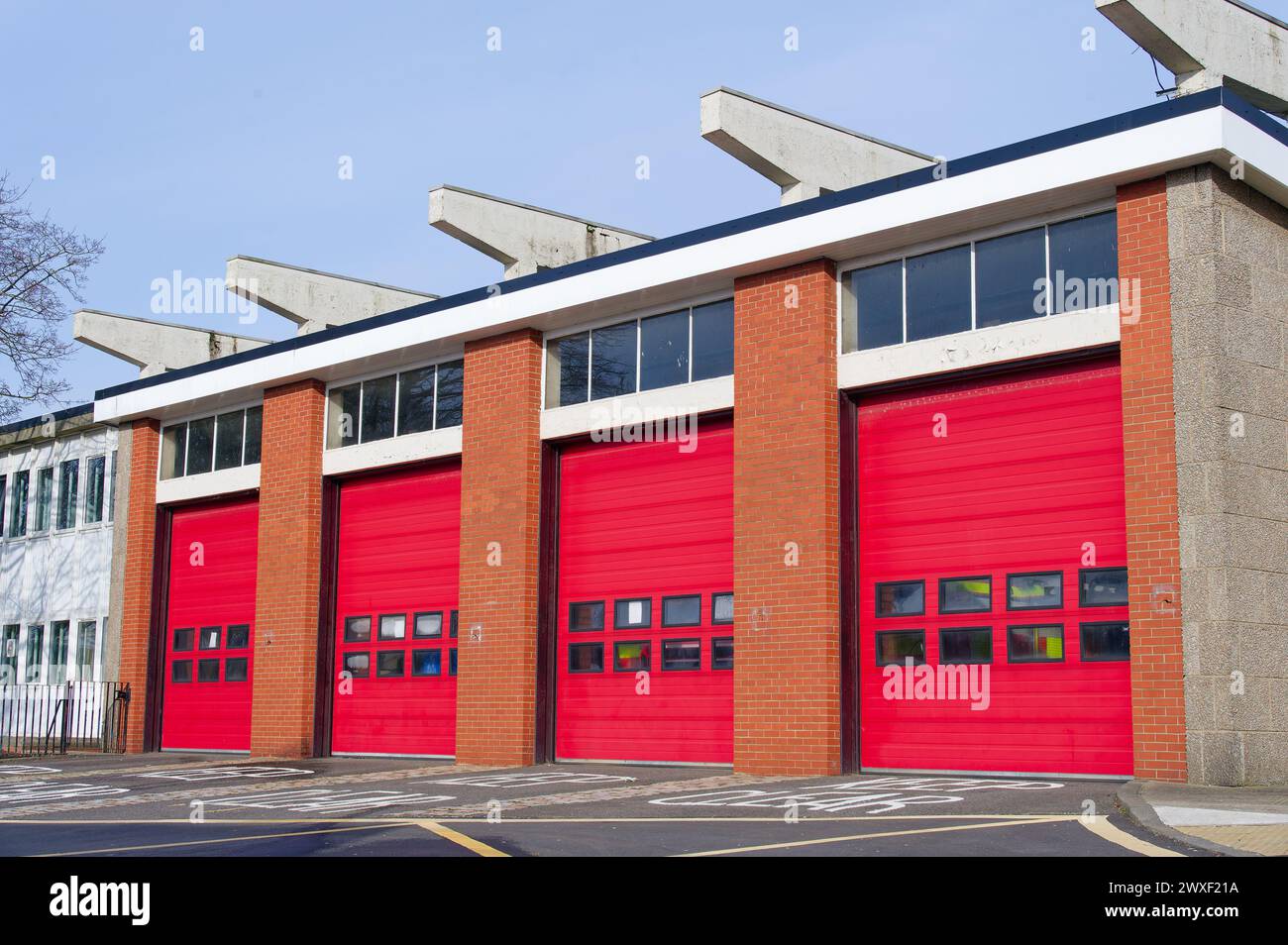 Fire station roller doors hi-res stock photography and images - Alamy