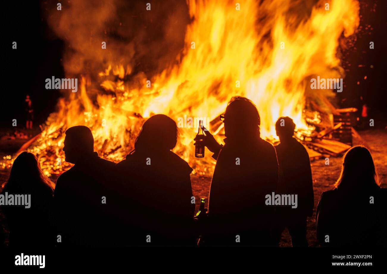 30 March 2024, Hesse, Friedrichsdorf: People stand in front of the ...