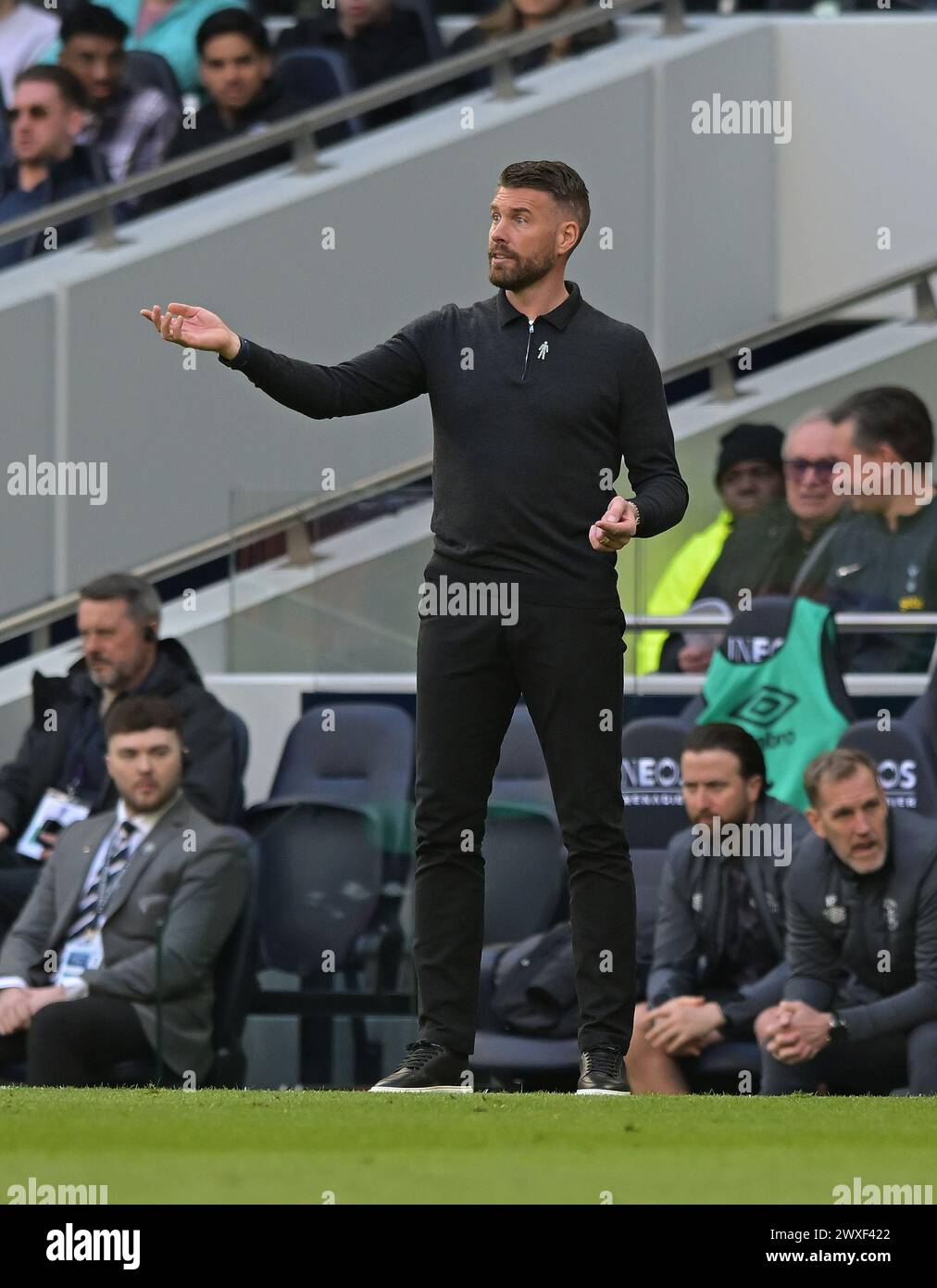 Rob edwards luton manager hi-res stock photography and images - Alamy