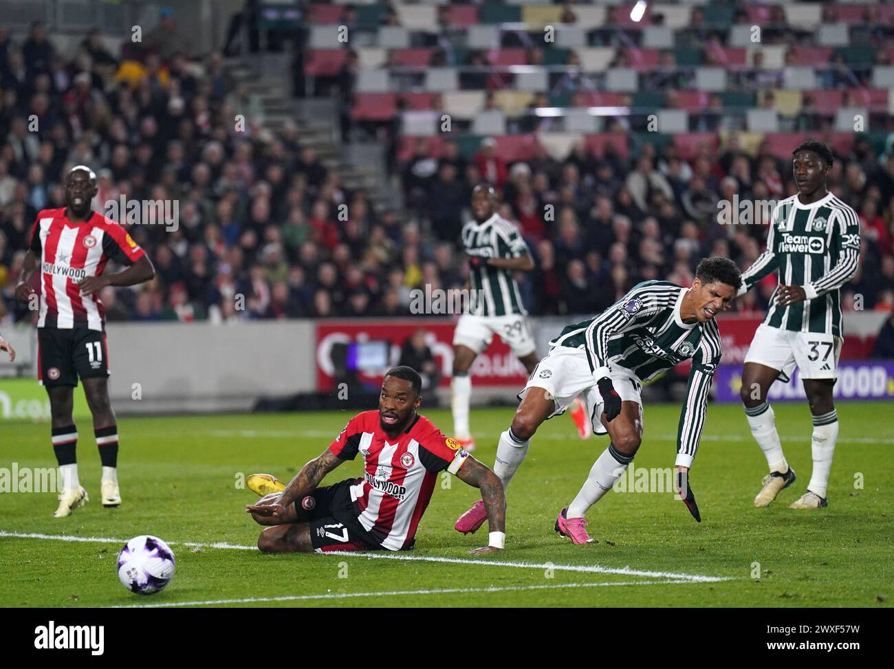 Raphael varane manchester united 2024 hi-res stock photography and ...